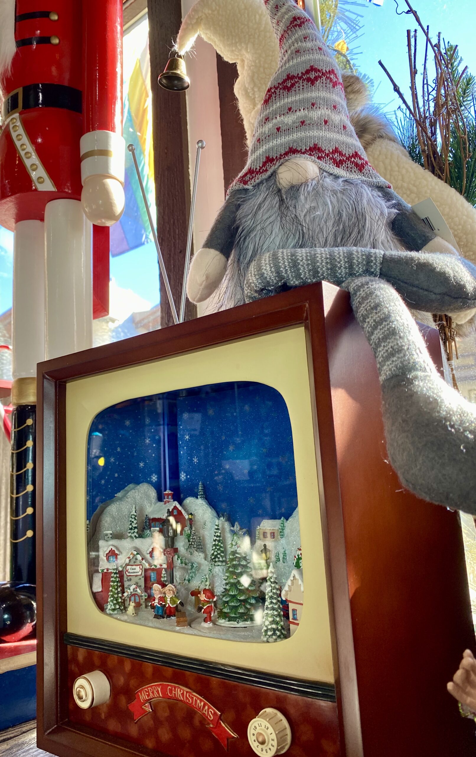 Vintage Music Box TV’s – The Gilded Spruce